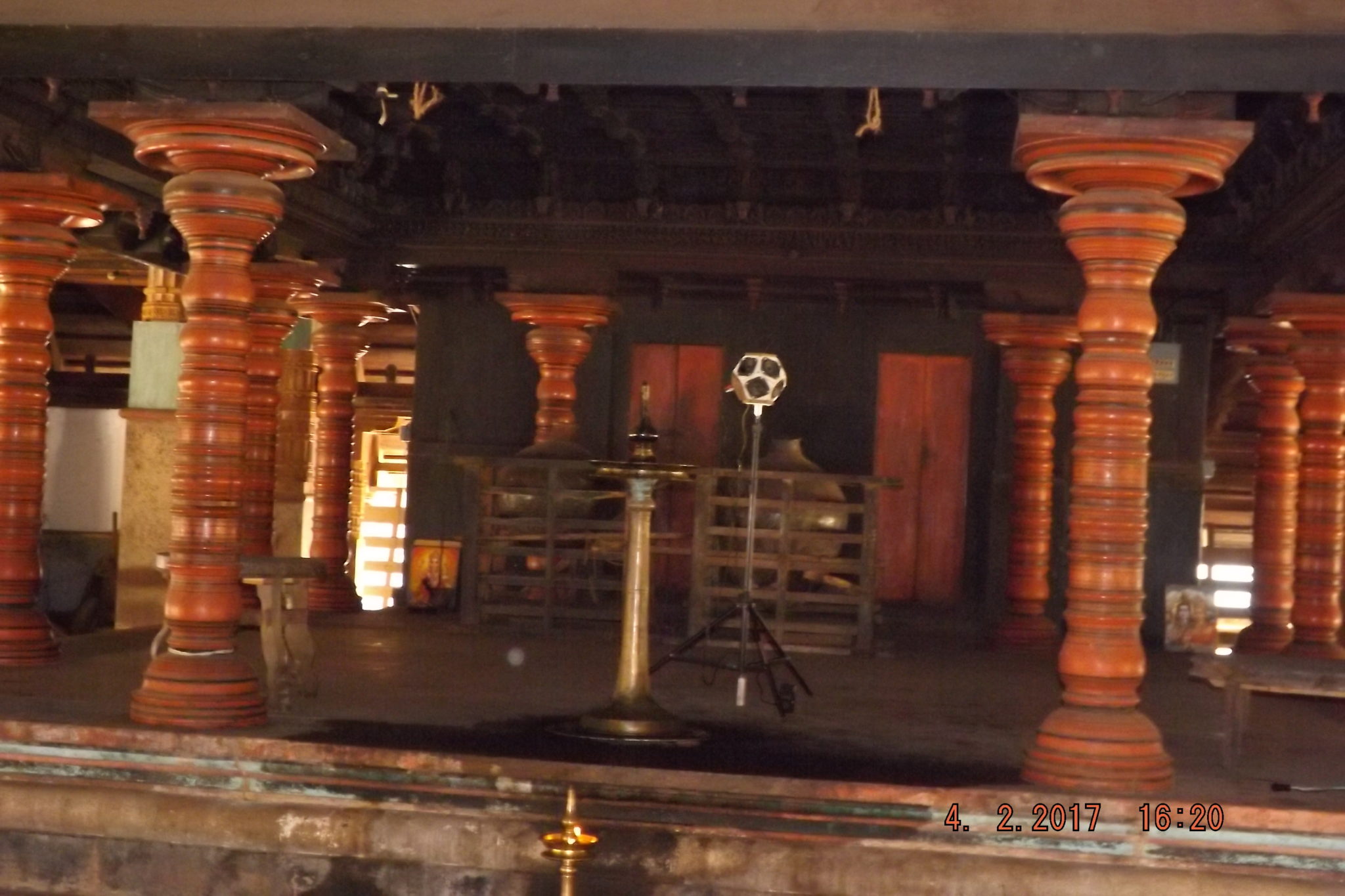 Omni speaker on the Koothambalam stage – Brahma Microphones